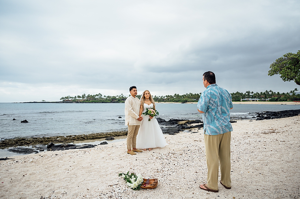 Simple Kona Beach Elopement - elopebigisland.com
